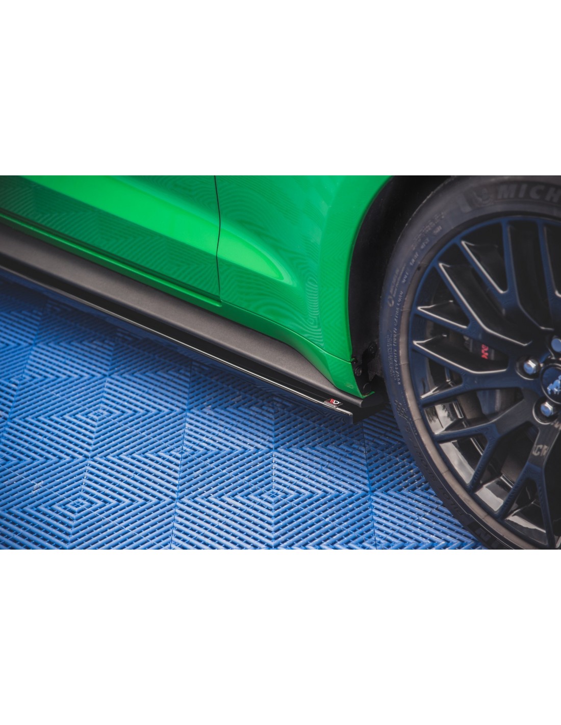 Faldones laterales Ford Mustang GT Mk6 (Facelift)(Con flaps)